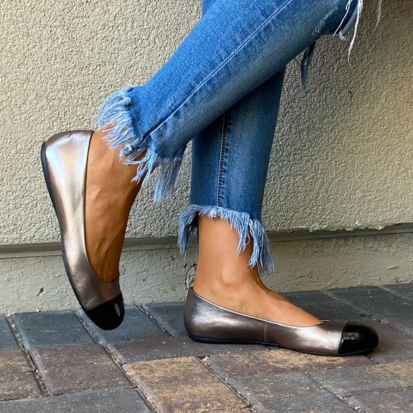 SoftWalk | Shoes | Silver Distressed Leather Cap Toe Ballerina Flats ...